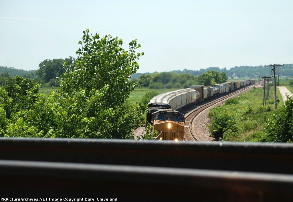 UP 6547 EB Mixed Consist